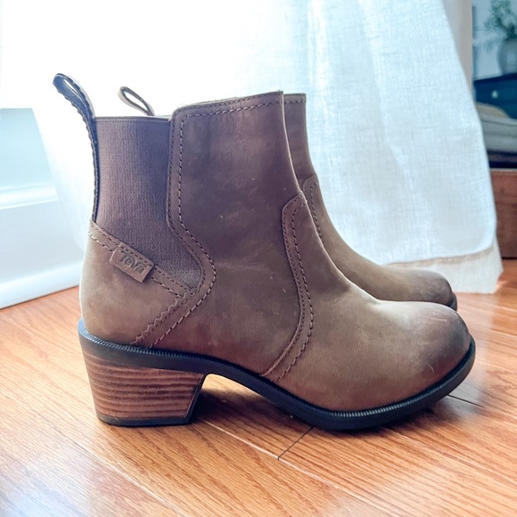 Teva | Shoes | Teva Waterproof Anya Chelsea Boots Like New Size 6 ...